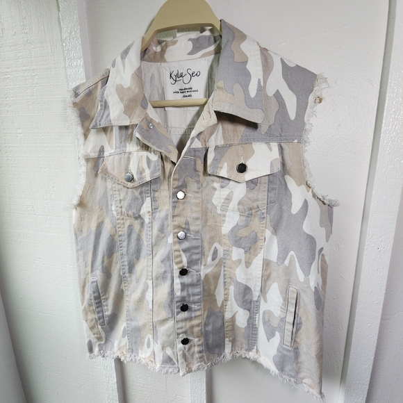 Kyla Seo | Jackets & Coats | Kyla Seo Mikaila Vest Vintage Camo ...